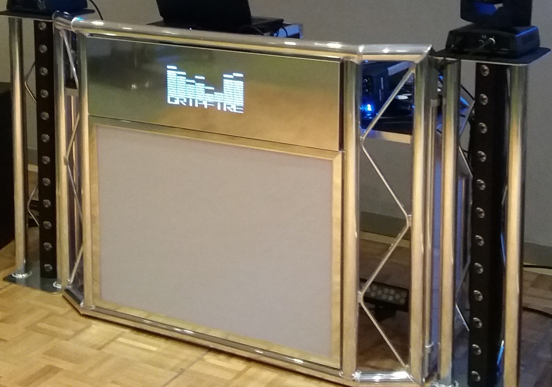 Folding DJ Console - Metalworx